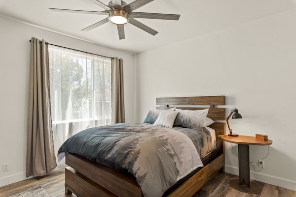 Gathering Tree's 6 Boutique Queen Suites Downtown Retreat - Flagstaff