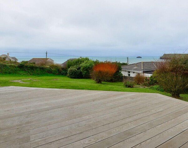 Sea Mist, Pet Friendly, With Hot Tub In Polzeath - Padstow