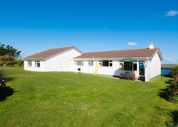 Windyhill, Pet Friendly, With Open Fire In Polzeath - Padstow