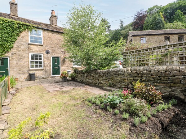 3 Higher Lane, Romantic, Character Holiday Cottage In Bollington - Macclesfield