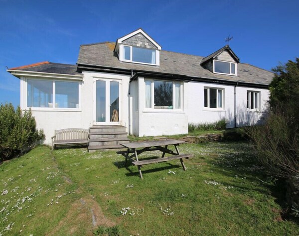 Gullsway: Kittiwake, Pet Friendly, With A Garden In Polzeath - Padstow