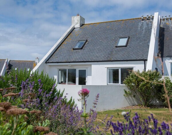 Kirra, Pet Friendly, With A Garden In Polzeath - Padstow
