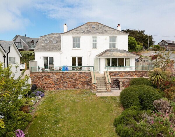 Worthy House, Pet Friendly, With A Garden In Trebetherick - Padstow