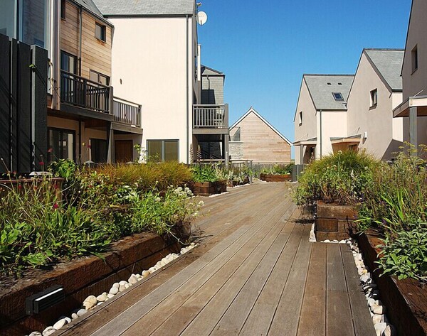 The Beach Hut, Pet Friendly, With Open Fire In Polzeath - Padstow