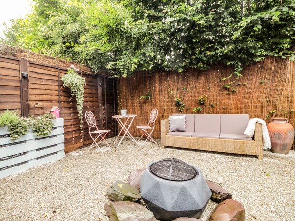 Ditsys Den, Pet Friendly, With A Garden In Paddock Wood, Kent - Sissinghurst