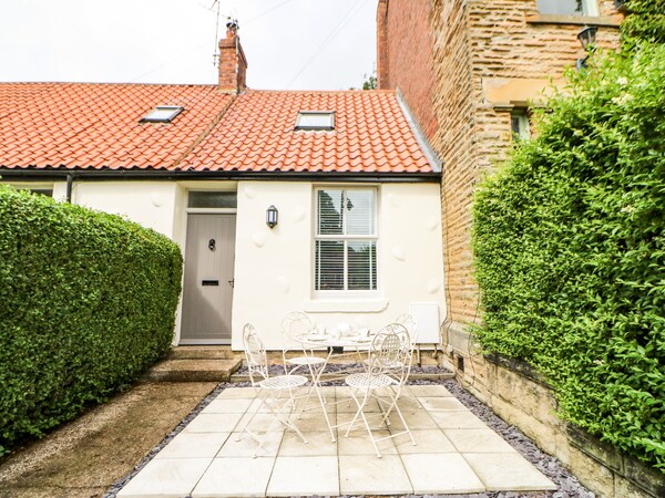 22a Taylors Cottage, Pet Friendly, With A Garden In Whitley Bay - South Shields