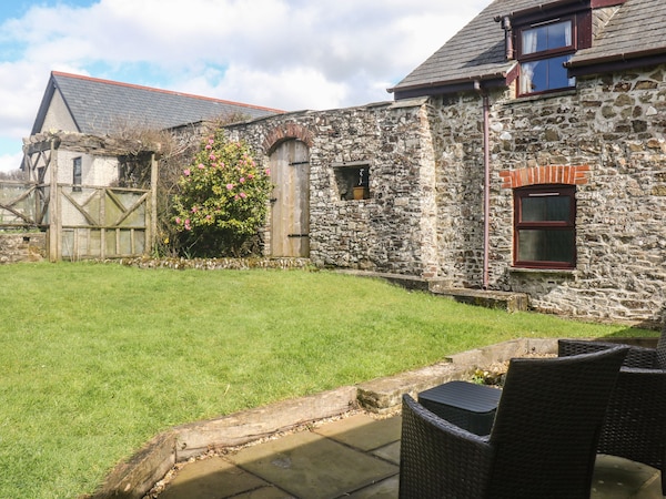 Honey Bee Cottage, Pet Friendly, With A Garden In Bradworthy - Holsworthy