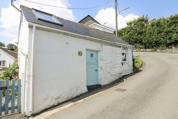 The Old Stable, Pet Friendly, Character Holiday Cottage In Porthallow - Falmouth