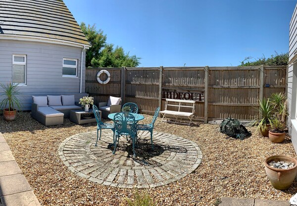 The Hideout, Pet Friendly, Country Holiday Cottage In Selsey - Selsey