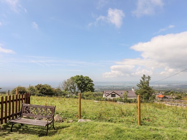Penrallt Fawr, Pet Friendly, Character Holiday Cottage In Waunfawr - Wales