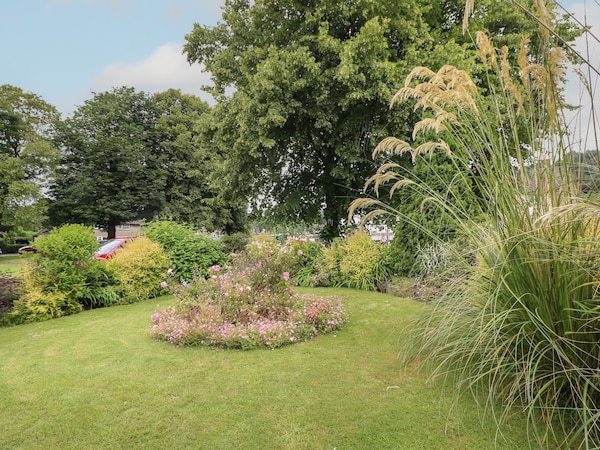 Tuliptree, Family Friendly, Character Holiday Cottage In Ashover - 체스터필드
