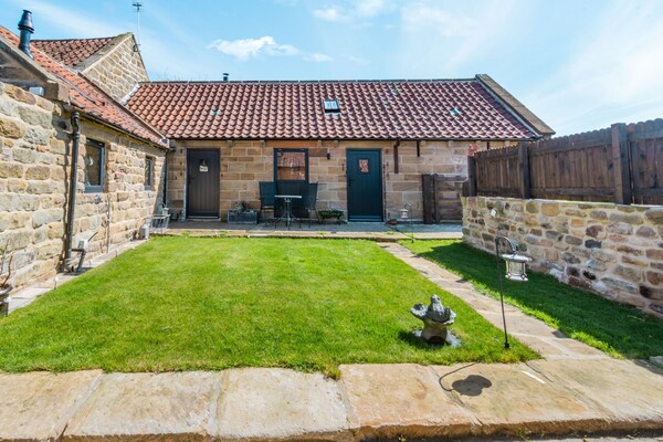 Basil's Barn, Character Holiday Cottage, With Open Fire In Grosmont - Goathland