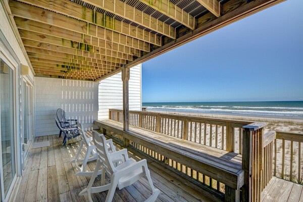 Queen's Grant C-109 Oceanfront Condo - Community Pool, Playground, Day Docks - Topsail Beach, NC