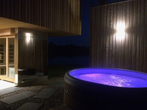 Waterfront Heaven With Hot Tub And Sauna. - Aberfoyle