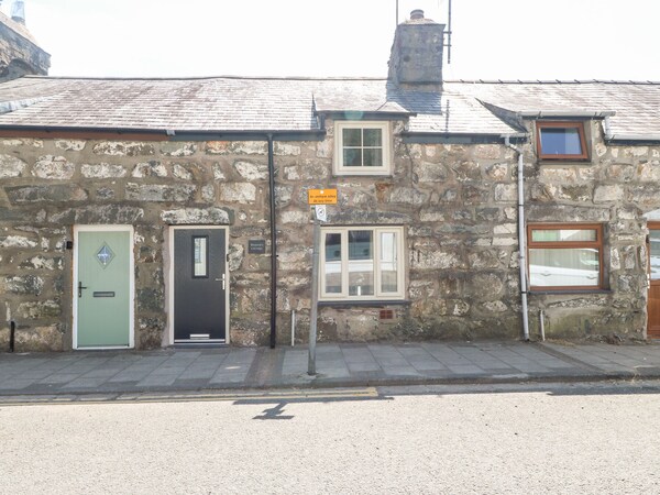 Weaver's Cottage, Pet Friendly, With Open Fire In Tremadog - Portmeirion