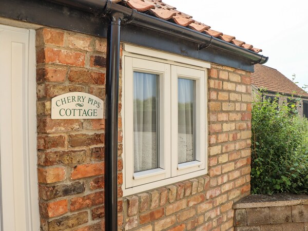 Cherry Pips, Pet Friendly, With A Garden In Saltfleetby - Mablethorpe