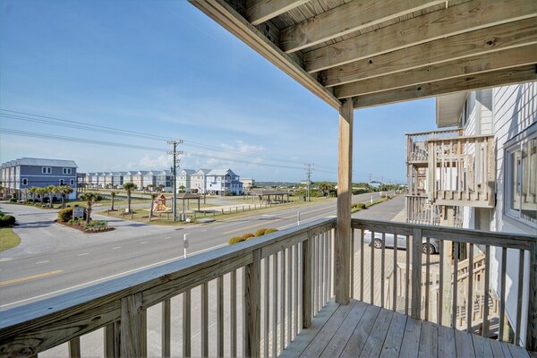 "Queens Grant B-106" Oceanfront Condo W/ Community Pool And Day Docks - Topsail Beach, NC