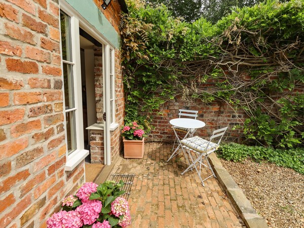 The Old Mower Shed, With A Garden In Knipton - Melton Mowbray