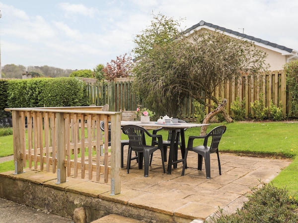 Ty Bedw, Pet Friendly, Country Holiday Cottage In Benllech - Moelfre
