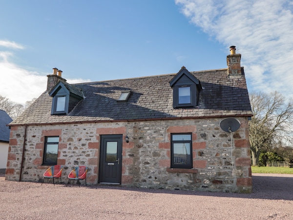 Nanville, Pet Friendly, Character Holiday Cottage In Beauly - Beauly