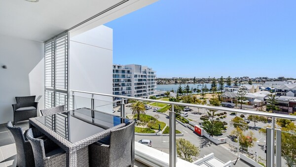 Bayview 701 - 2 Bedroom Apartment - Mandurah