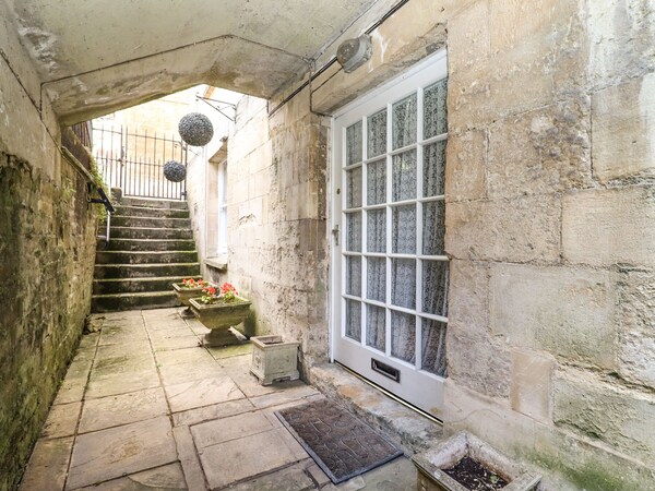 Dollar Ward House Basement, Pet Friendly In Cirencester - Cirencester