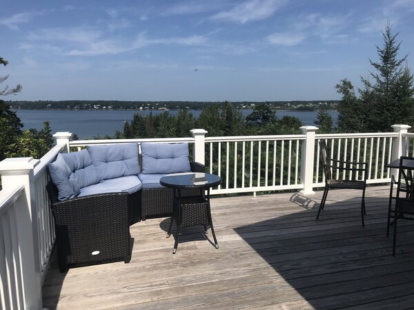 Classic Orrs Island, Maine Cottage, Sleeps 4, 1 Bath, Stunning Ocean Views. New Listing !! - Harpswell, ME