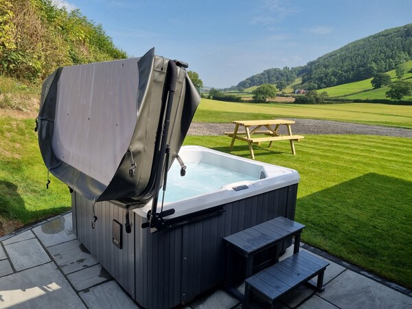 Meadow View, Luxury Holiday Cottage, With Hot Tub In Meifod, Powys - Welshpool