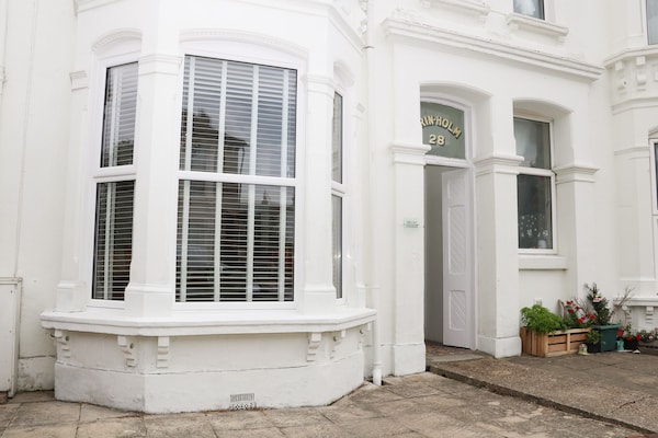 Apartment 2, Romantic, Country Holiday Cottage In Southsea - Havant