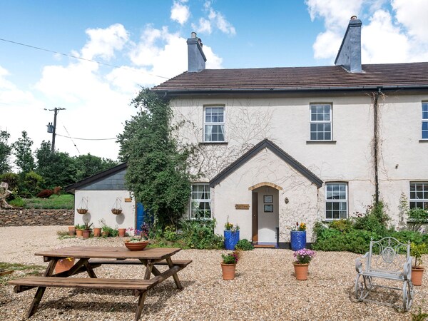 Tor View @ Fourwinds, Pet Friendly, With A Garden In Okehampton - Okehampton