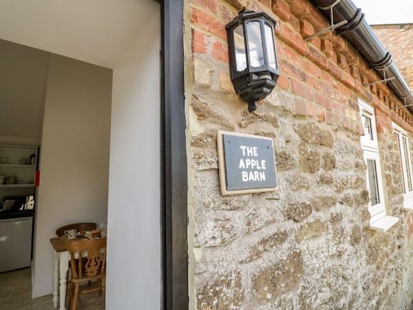 The Apple Barn, With A Garden In Catesby - Buckinghamshire