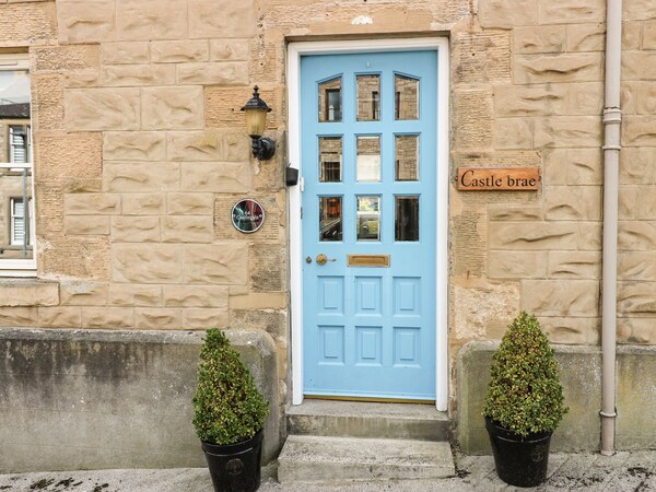 Castlebrae, Pet Friendly, Character Holiday Cottage In Jedburgh - Jedburgh
