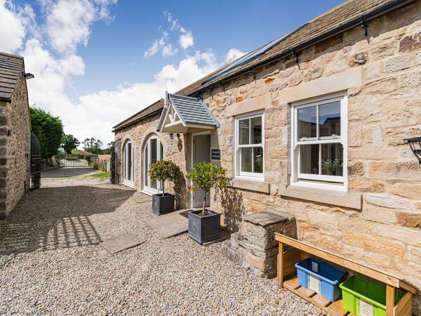 Stables Cottage, Pet Friendly, Character Holiday Cottage In Whorlton - Barnard Castle