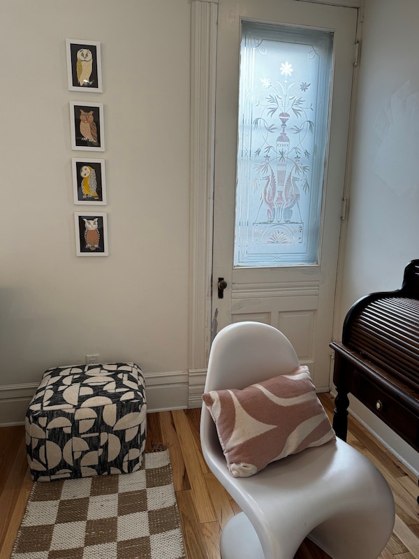 Sun-filled 1 Bedroom Overlooking Water Street - No Cleaning Fee - Decorah, IA