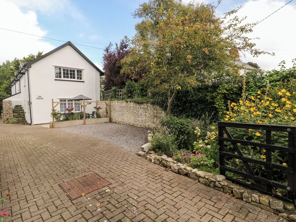 The Stables, Family Friendly, Character Holiday Cottage In St Athan - Cowbridge