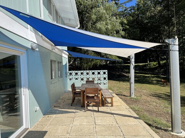 Renovated, Waterfront, Large Private Deep Water Dock, Cowboy Pool, Fire Pit - Calvert Cliffs State Park, Lusby