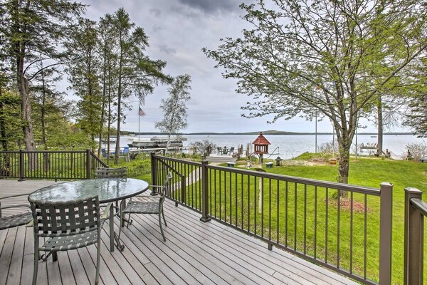 Serenity Shores On Lake Skegemog~ Boat, Ski & Sip! - Kalkaska, MI
