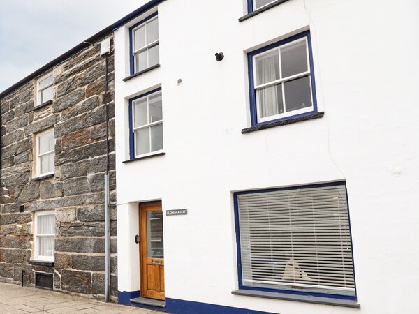 Harbourside, Pet Friendly, Character Holiday Cottage In Porthmadog - Borth Y Gest