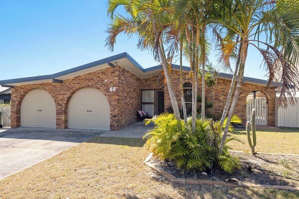 Pet Friendly / Stroll To The Beach - Bribie Island