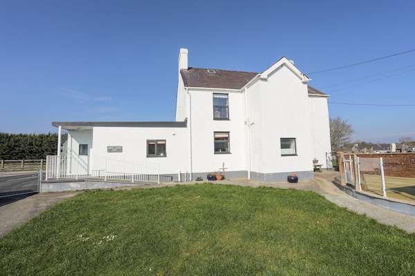 Bryn Afon Farm, Pet Friendly, Character Holiday Cottage In Llanrug - 란베리스