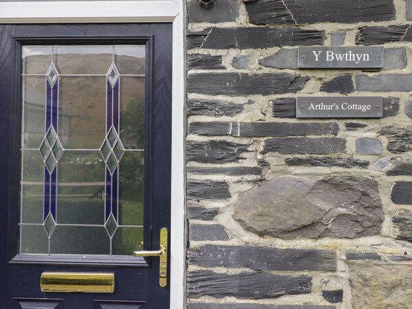 Arthurs Cottage, Pet Friendly, Character Holiday Cottage In Tywyn - Machynlleth