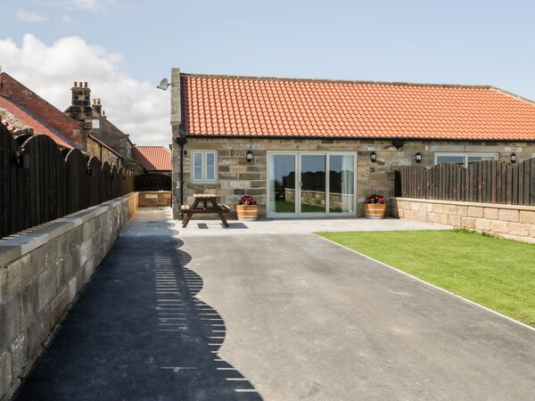 Stag Cottage At Broadings Farm, Pet Friendly, With A Garden In Whitby - Sandsend
