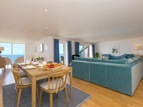 Mid Air, Family Friendly, Luxury Holiday Cottage In Carbis Bay - Gwithian