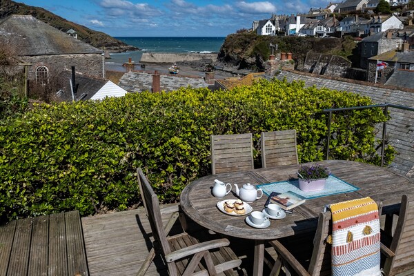 Grey Roofs, Pet Friendly, Character Holiday Cottage In Port Isaac - Edmonton, UK