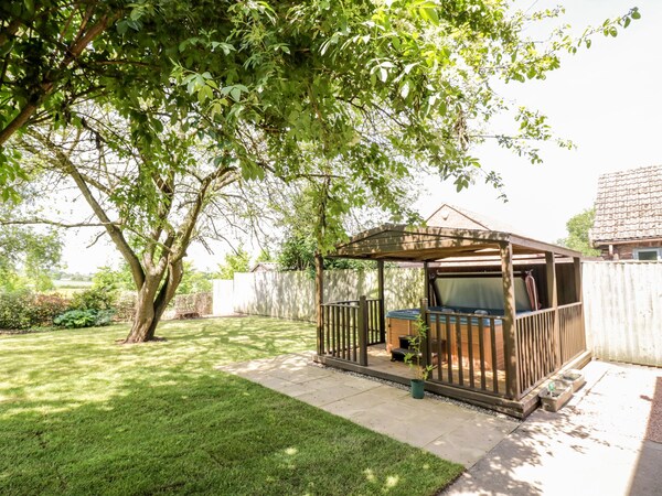 Mainstone House, Pet Friendly, Luxury Holiday Cottage In Ledbury - Ledbury