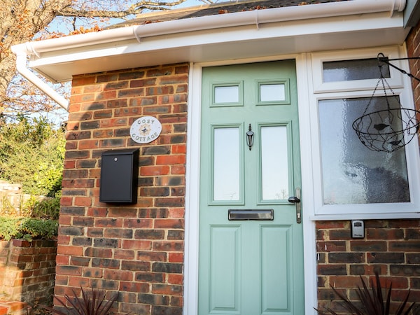 Cosy Cottage, Pet Friendly, With A Garden In Bexhill-on-sea - Sussex, United Kingdom