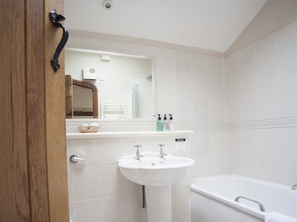 Potato Shed | Double Room | Dog Friendly | - Bradford-on-Avon