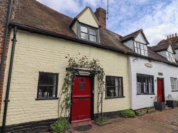 Runnymede, Pet Friendly, Character Holiday Cottage In Tewkesbury - Worcestershire