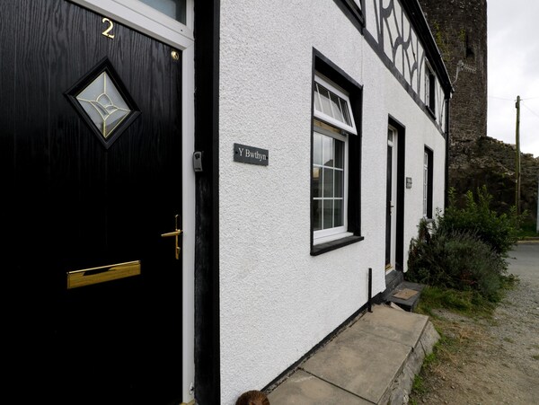 Y Bwthyn, Pet Friendly, Character Holiday Cottage In Conwy - Colwyn Bay