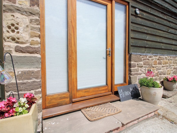 Meadow Barn, Character Holiday Cottage, With Hot Tub In Aston On Clun - Herefordshire